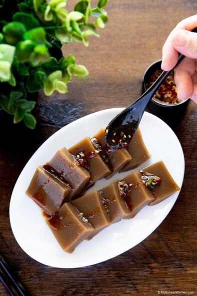 Korean Acorn Jelly (Dotorimuk Muchim) - My Korean Kitchen