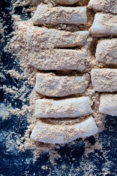 Injeolmi Recipe (Korean Rice Cake with Soybean Powder) - My Korean Kitchen